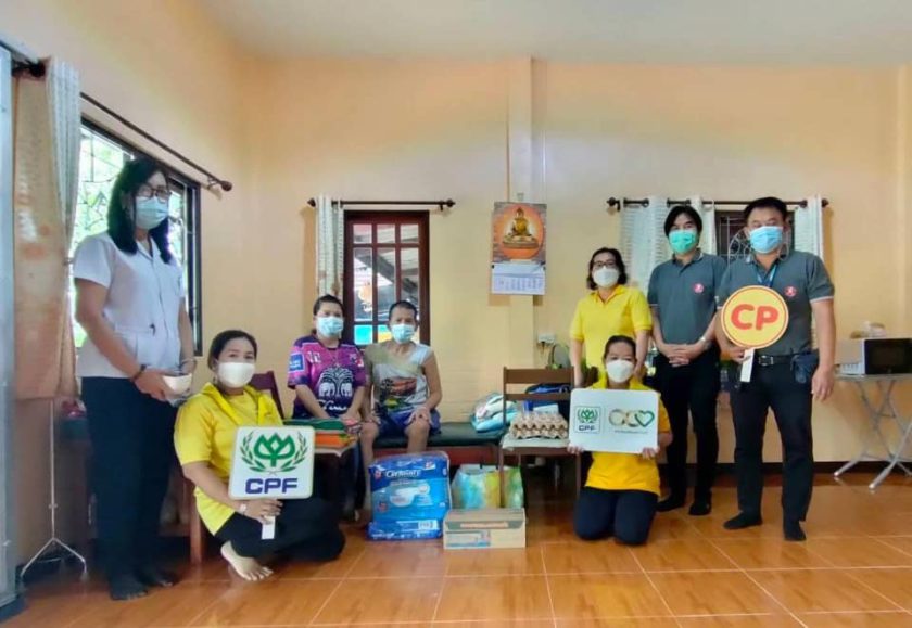 CPF โรงงานผลิตอาหารสัตว์บกหนองแค ผนึกพลัง ชุมชน มอบผลิตภัณฑ์ CP ช่วยผู้ป่วยติดเตียง-พิการ ฝ่าวิกฤต