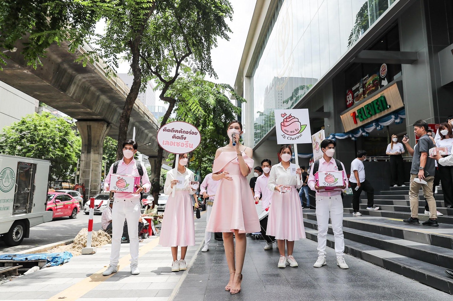 “Le Cherine” ดีเดย์ เปิดร้านอย่างเป็นทางการย่านสีลม กรุงเทพฯ พร้อมเปิดตัวเค้ก 6 รสชาติ ส่งมอบ ...