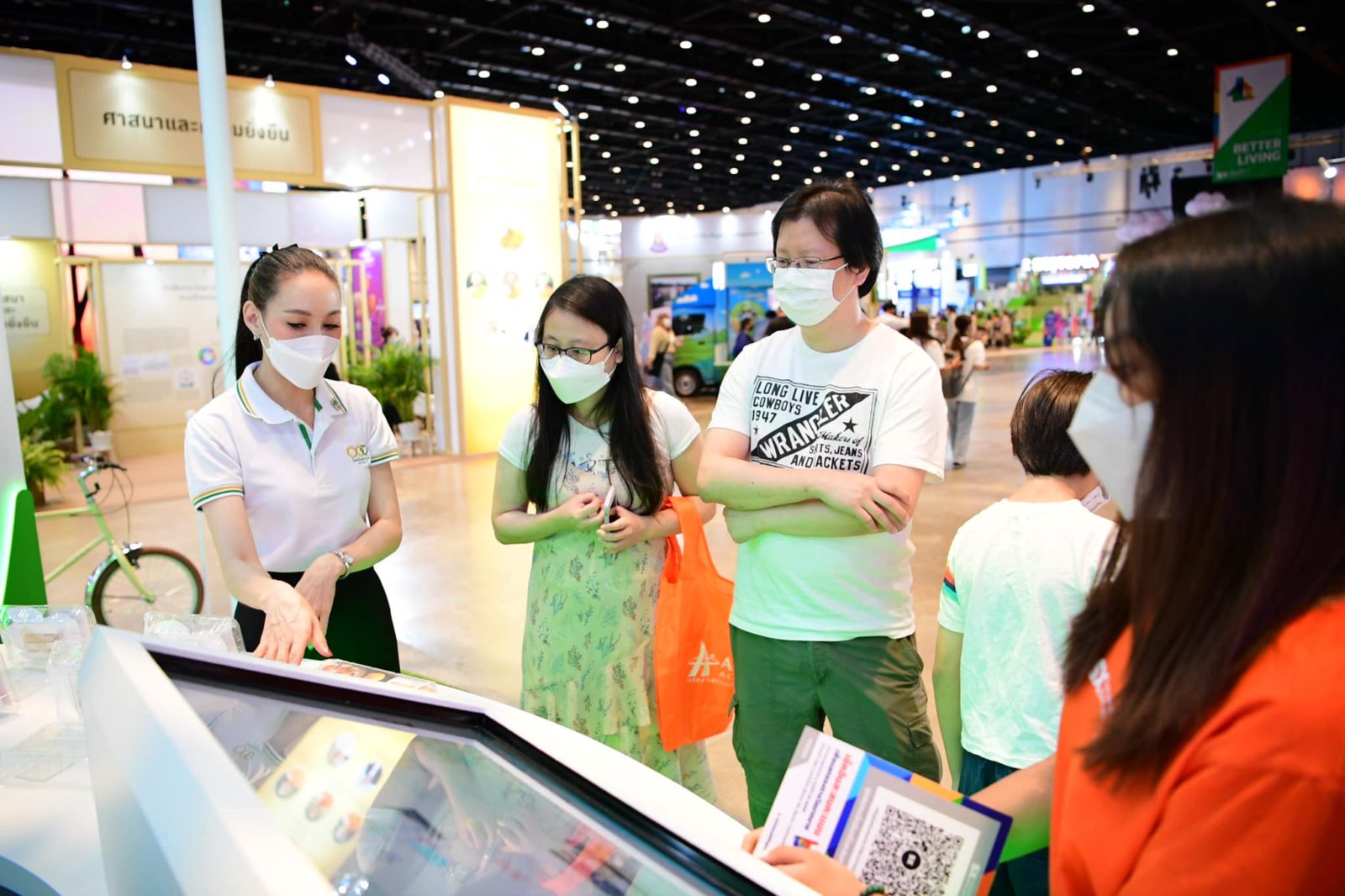 คู่ค้าธุรกิจ-ปชช. ชมนวัตกรรมอาหาร-กระบวนการผลิตที่ยั่งยืน บูธ CPF ร่วมปิดฉาก SX 2022 อย่างสวยงาม