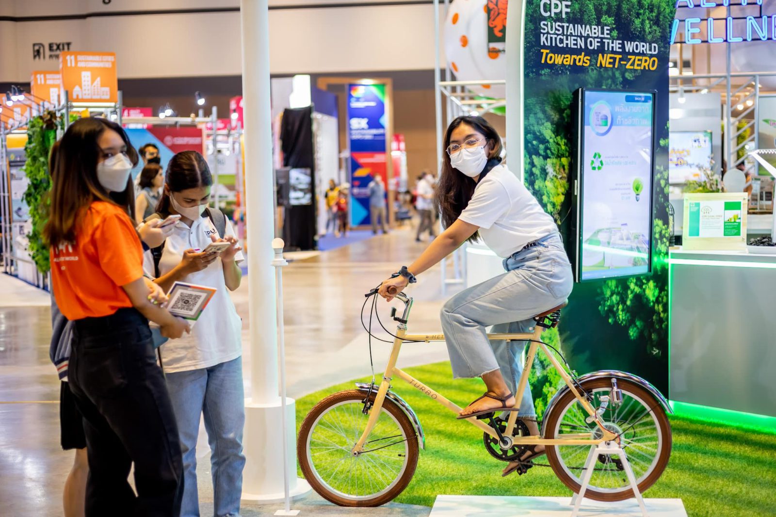 คู่ค้าธุรกิจ-ปชช. ชมนวัตกรรมอาหาร-กระบวนการผลิตที่ยั่งยืน บูธ CPF ร่วมปิดฉาก SX 2022 อย่างสวยงาม