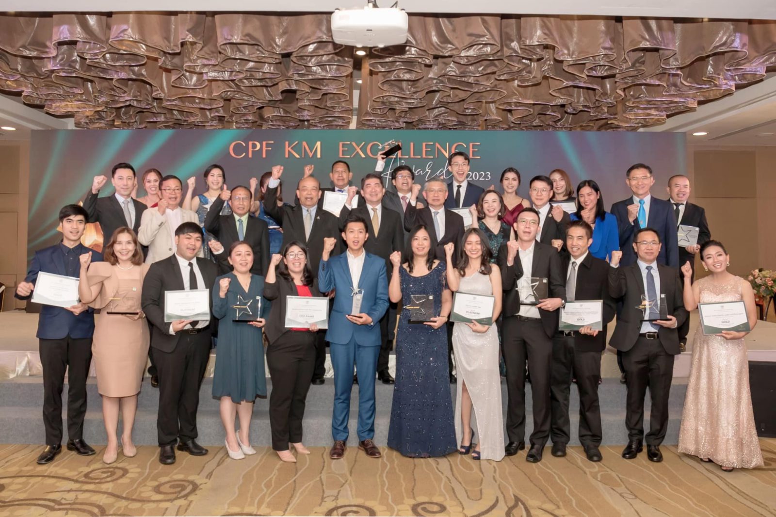 “หน่วยงานบริการวิชาการสุกร” คว้ารางวัล CEO Award เวที “CPF KM ...