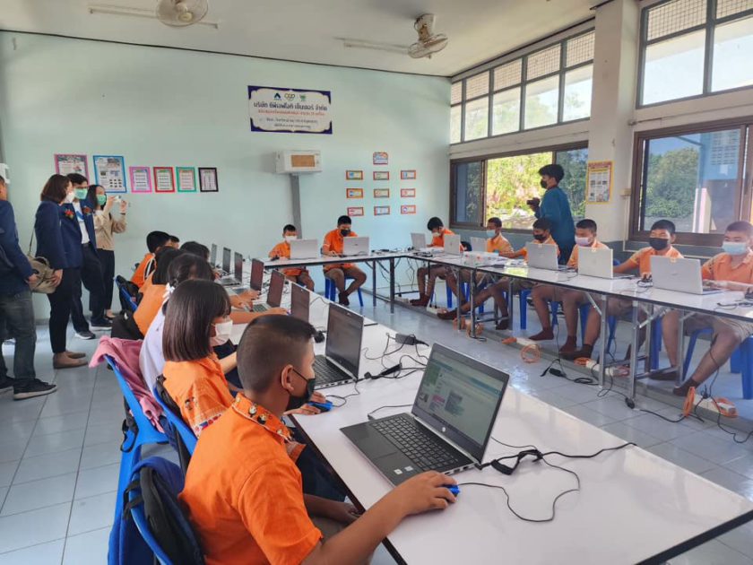 "CPF - AXONS" มอบคอมพิวเตอร์โน้ตบุ๊ก หนุนการเรียนการสอน รร.บ้านบุ ...