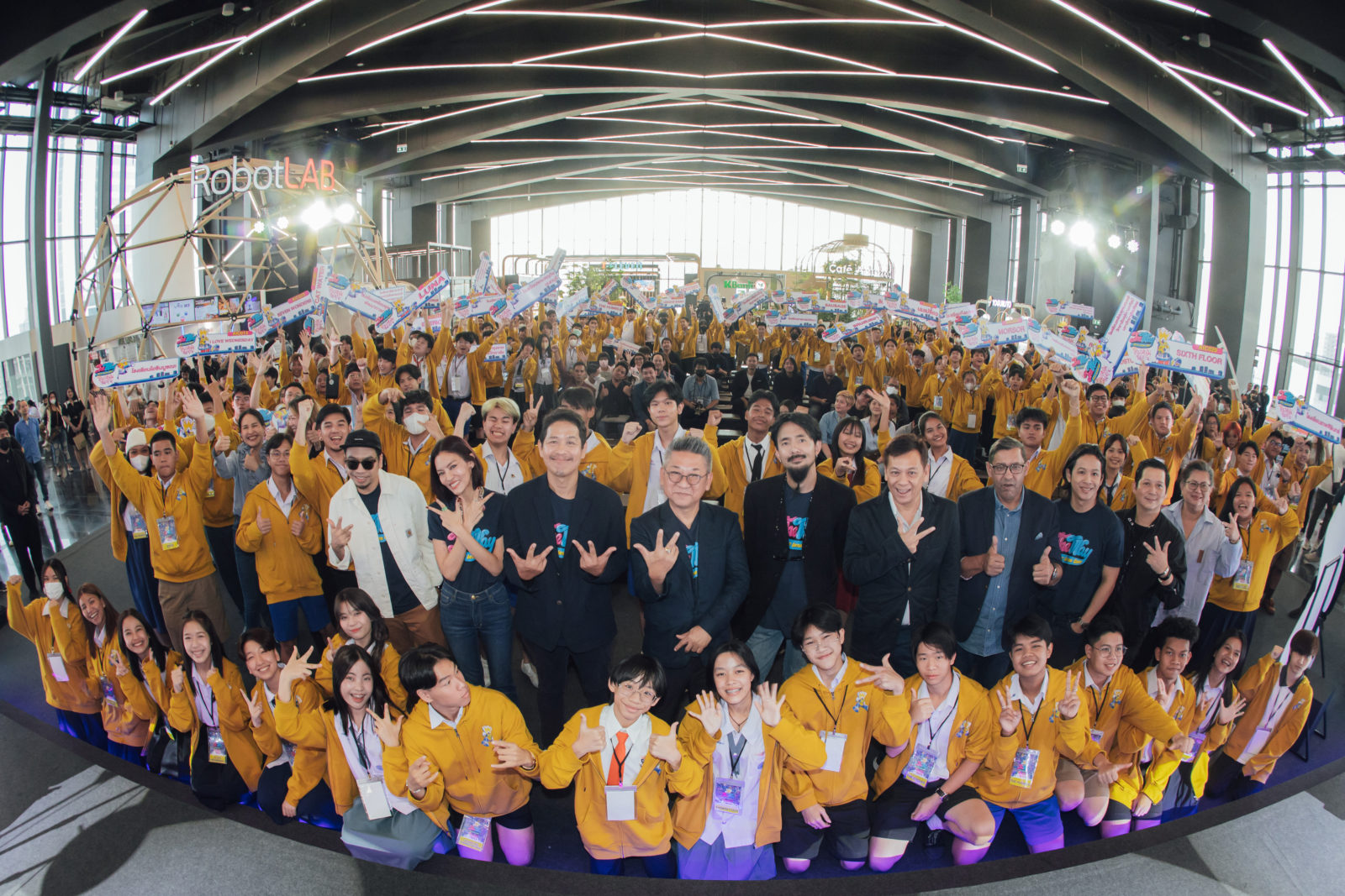 เปิดตัวแคมป์ศิลปินอินเทิร์นอย่างเป็นทางการ The Way Artist Intern Camp ...