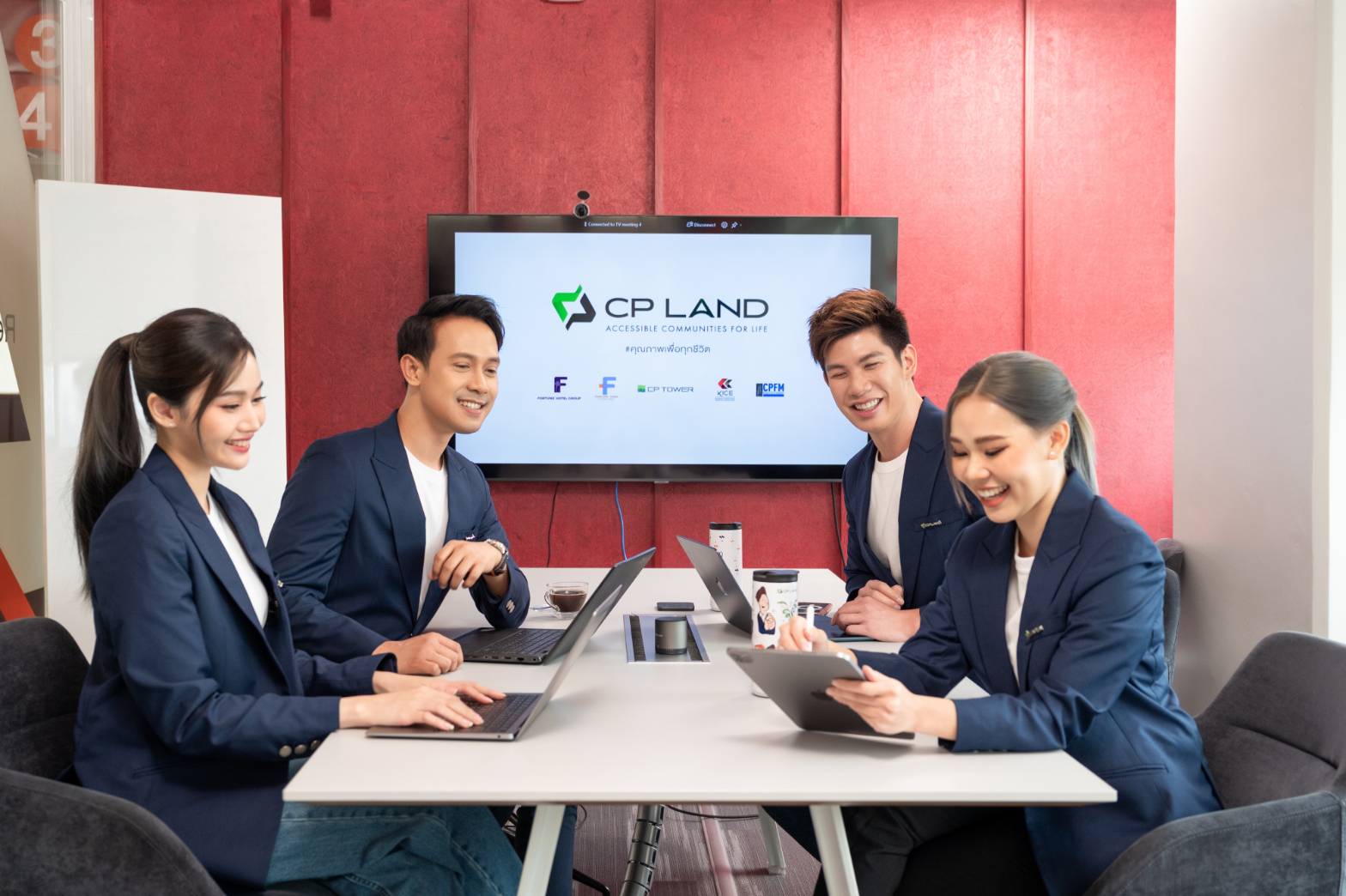 GREYHOUND X CP LAND พลิกโฉมยูนิฟอร์มพนักงานขาย ภายใต้แนวคิด Basic with a Twist เพราะยูนิฟอร์ม ...