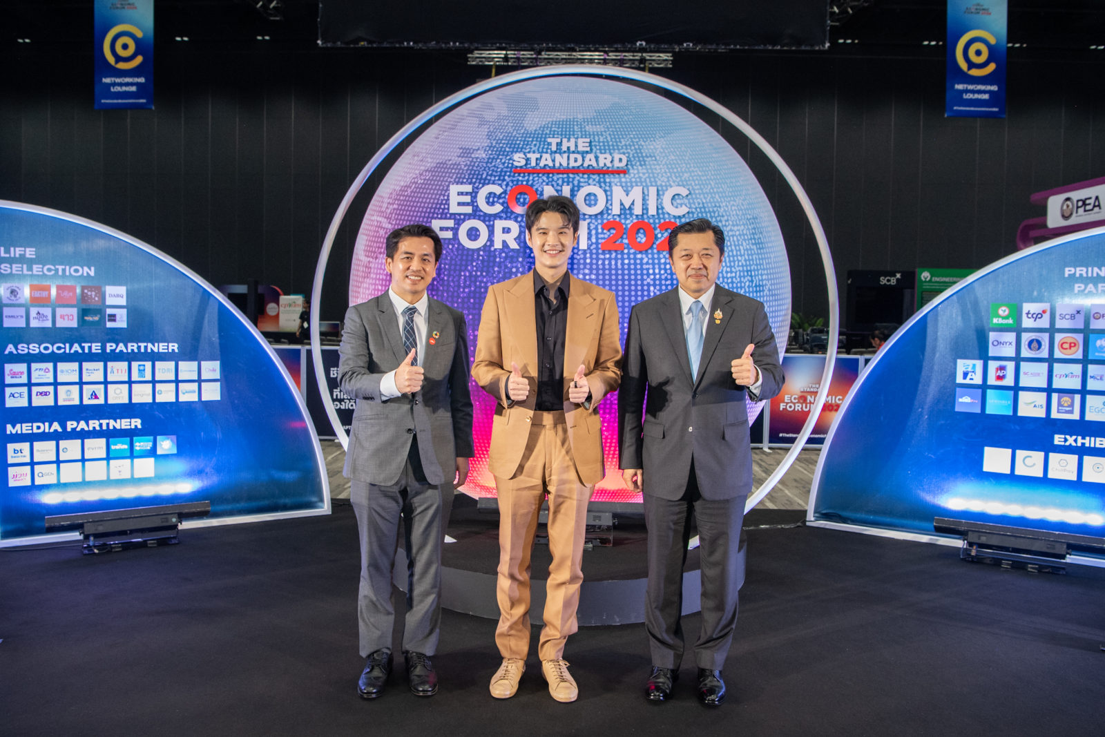 ซีอีโอเครือซีพีขึ้นเวที THE STANDARD ECONOMIC FORUM 2024 เสนอมุมมองความ ...